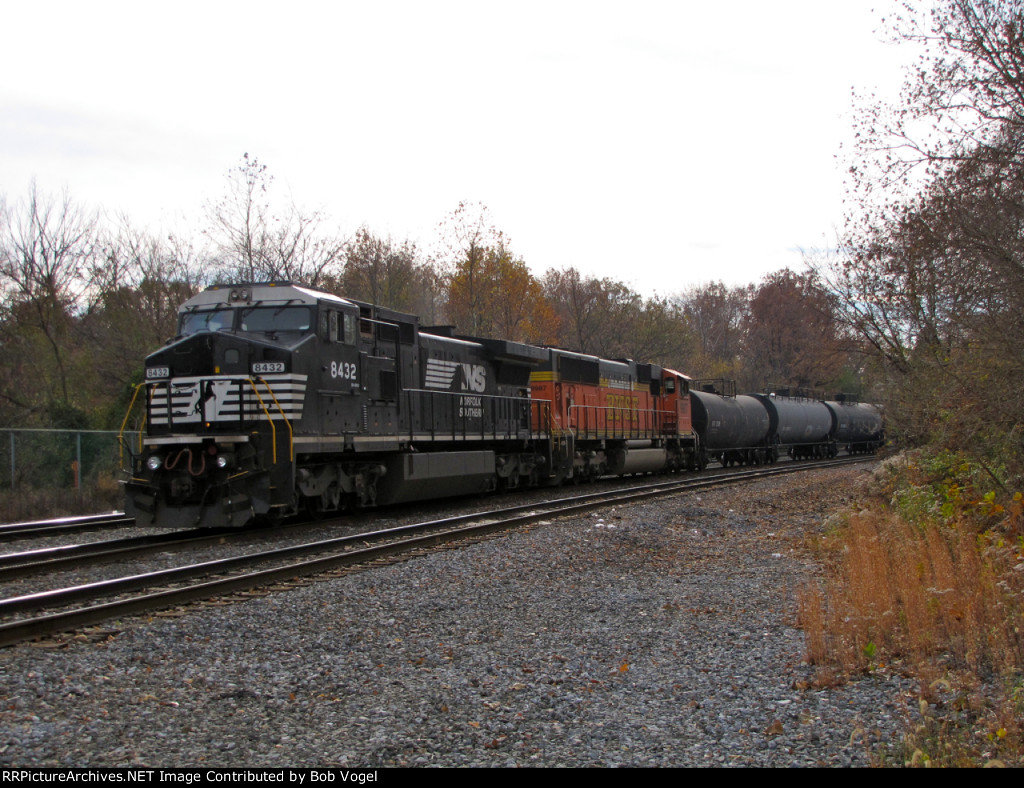 NS 8432 and BNSF 9987
